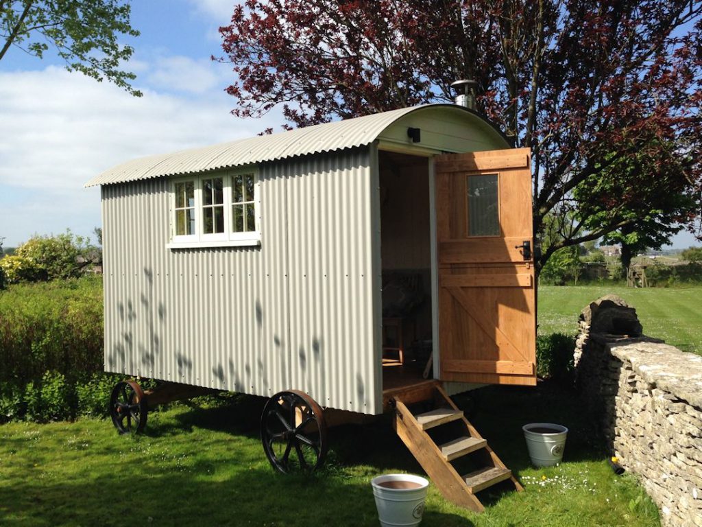 Classic Cotswold shepherds hut - Cotswold Shepherds Huts